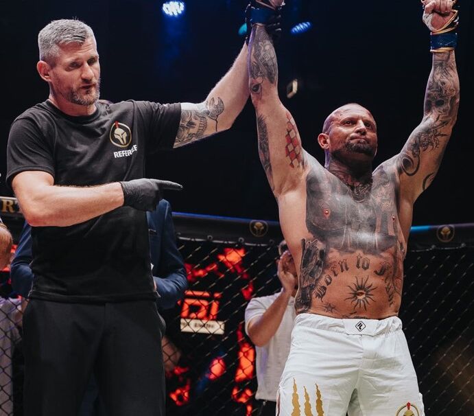 Kraftsport: MMA-Kämpfer Ivo Cuk siegte eindrucksvoll - Stadt Hohenems